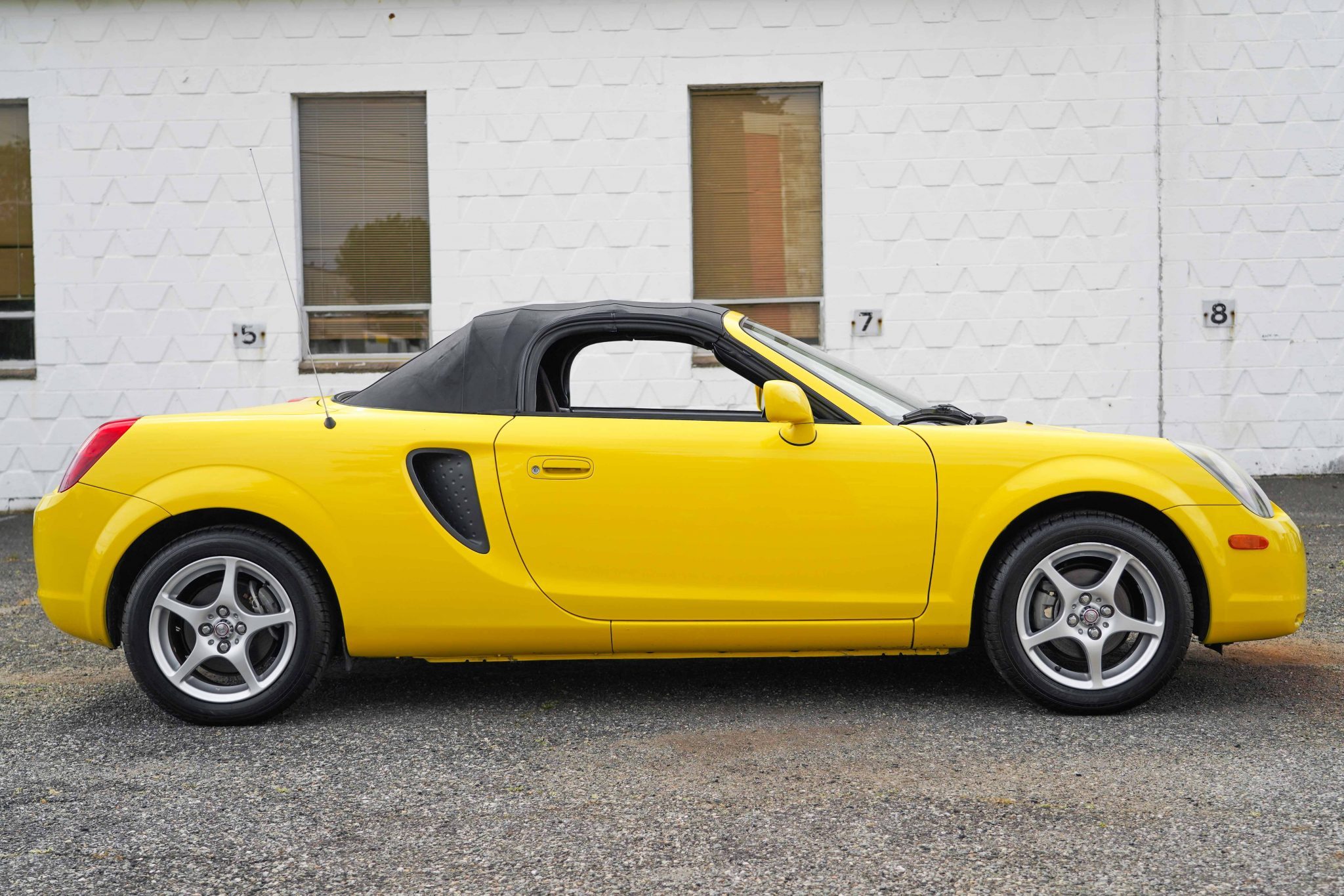 2002 Toyota MR2 Spyder 5-Speed – Sesame Cars