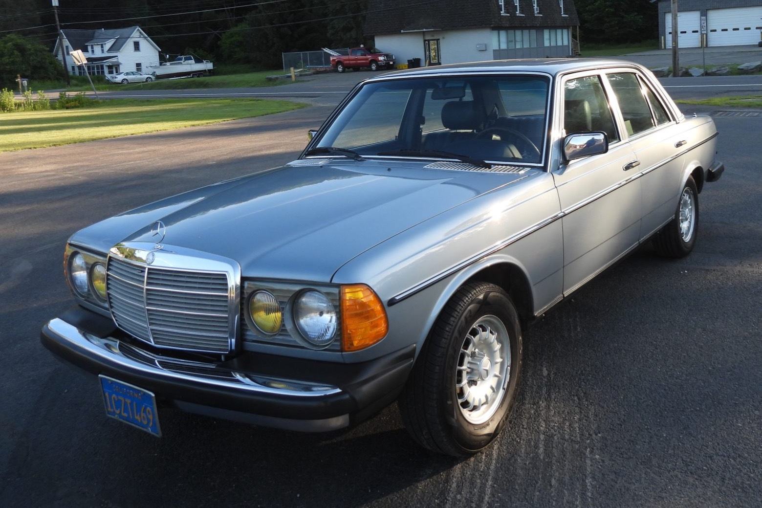 1981 Mercedes-Benz 300D – Sesame Cars