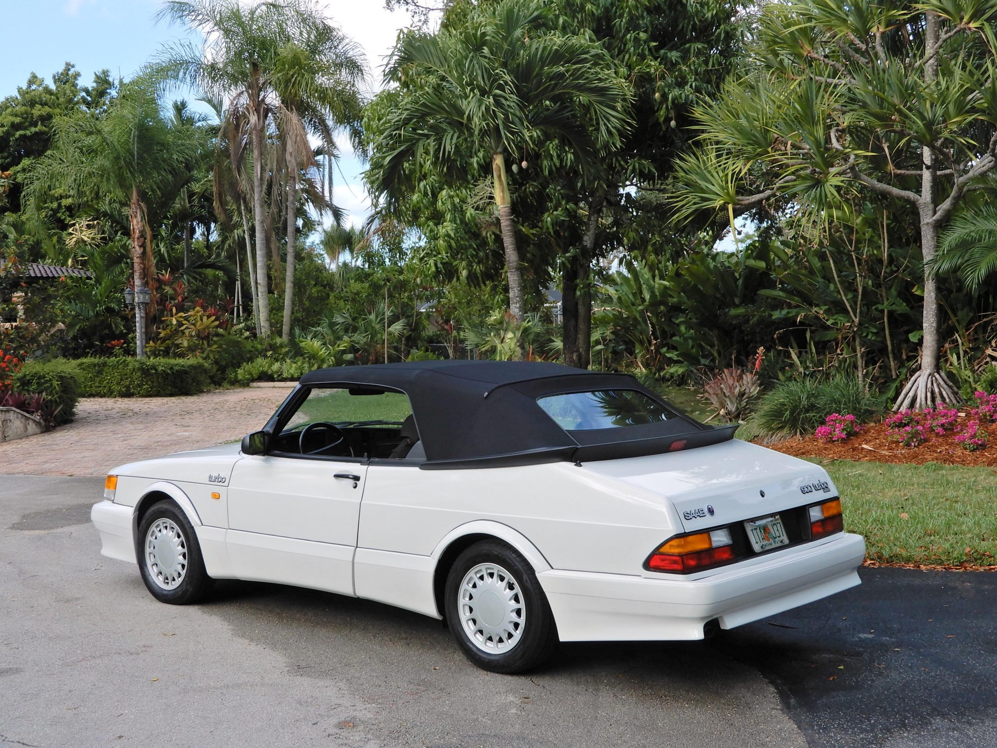 1988 Saab 900 Turbo Convertible – Sesame Cars