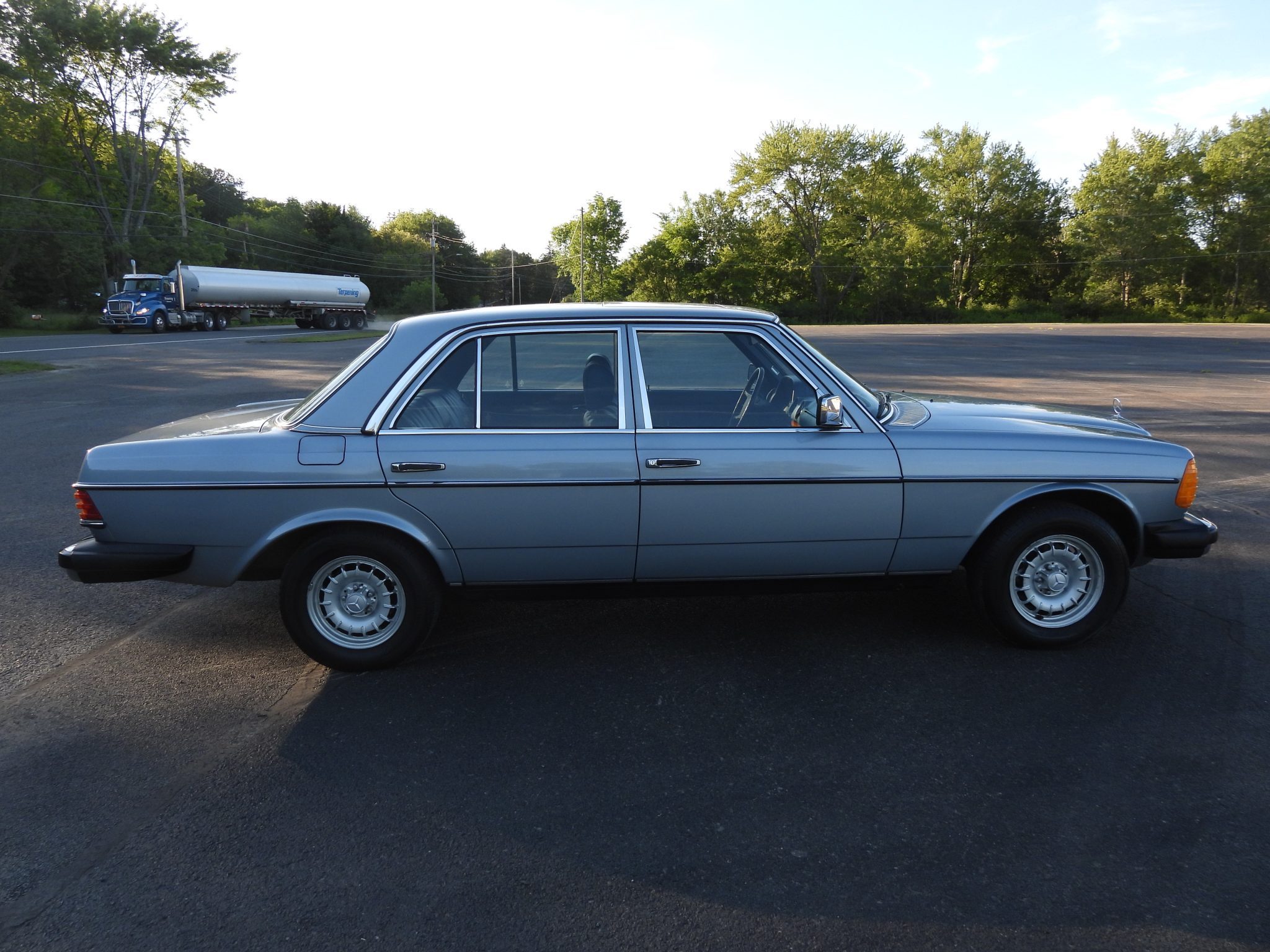 1981 Mercedes-Benz 300D – Sesame Cars