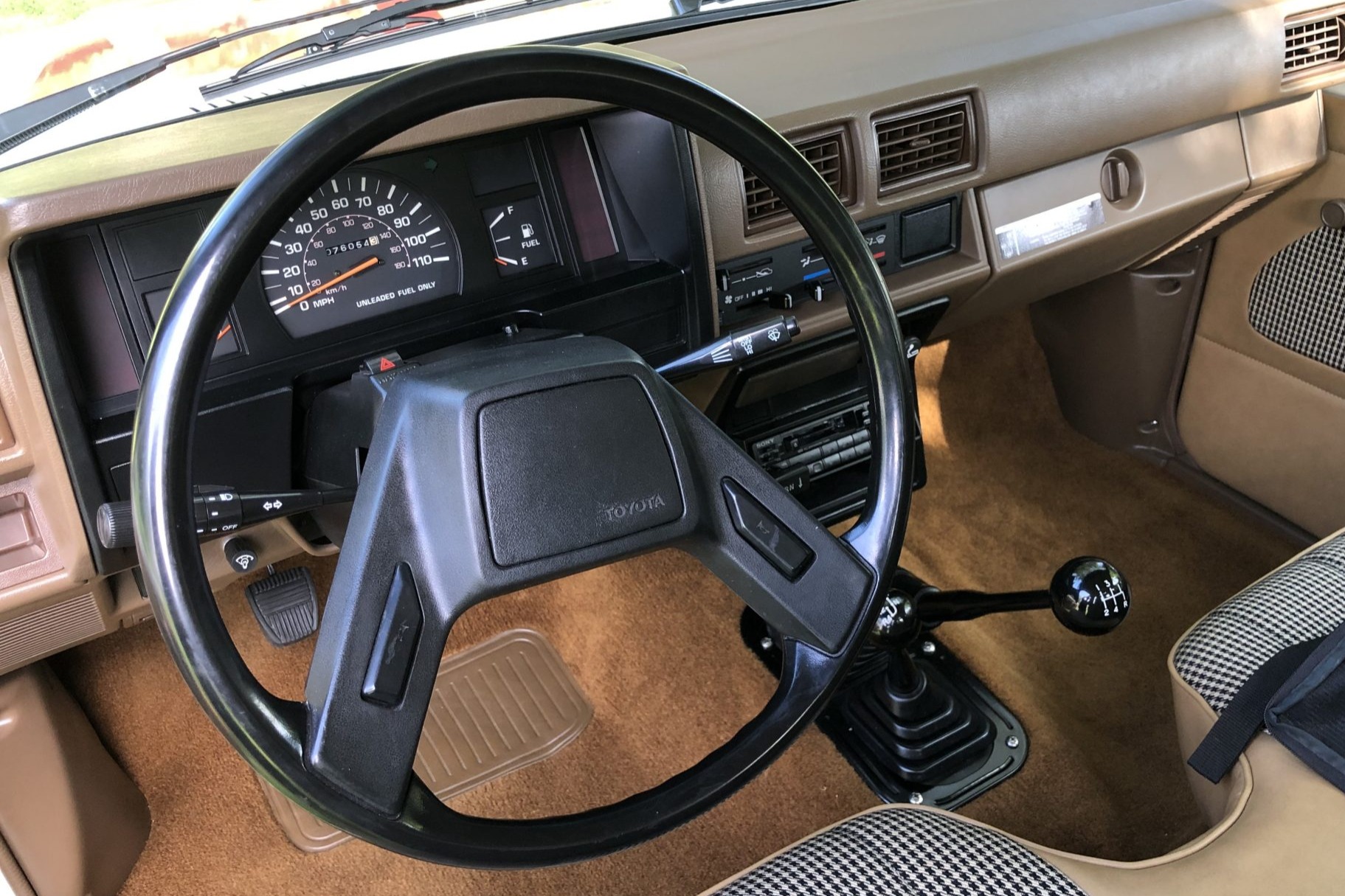 1985 Toyota 4×4 Pickup 5-Speed – Sesame Cars