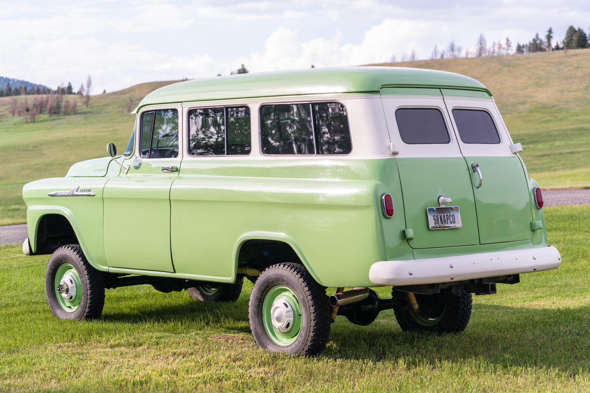 1958 Chevrolet Suburban Carryall NAPCO 4×4 – Sesame Cars
