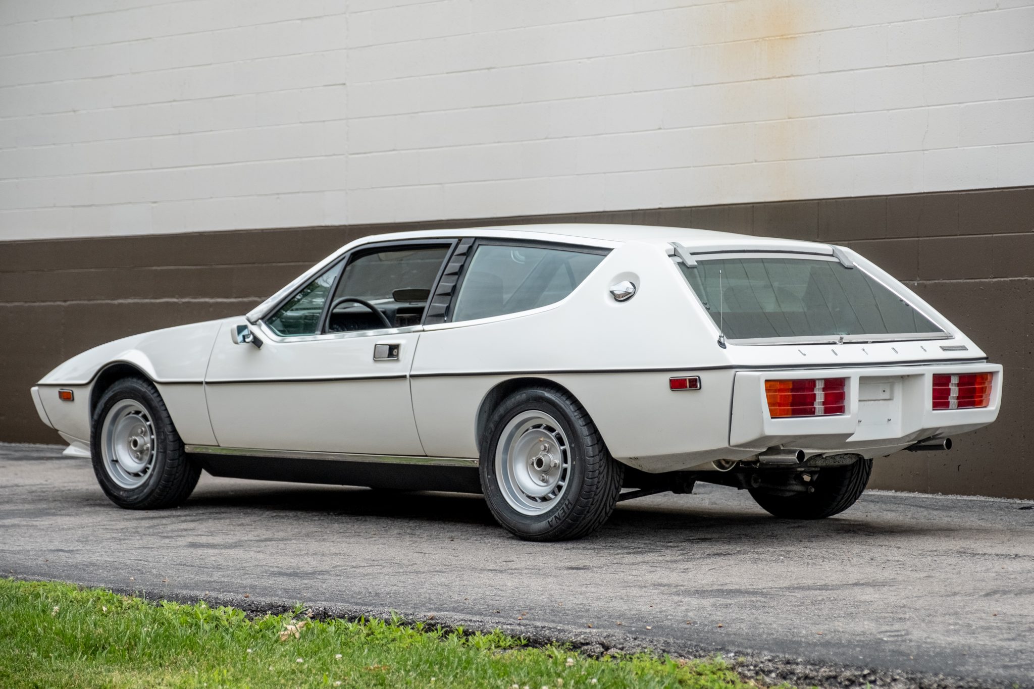 1975 Lotus Elite 5-Speed – Sesame Cars