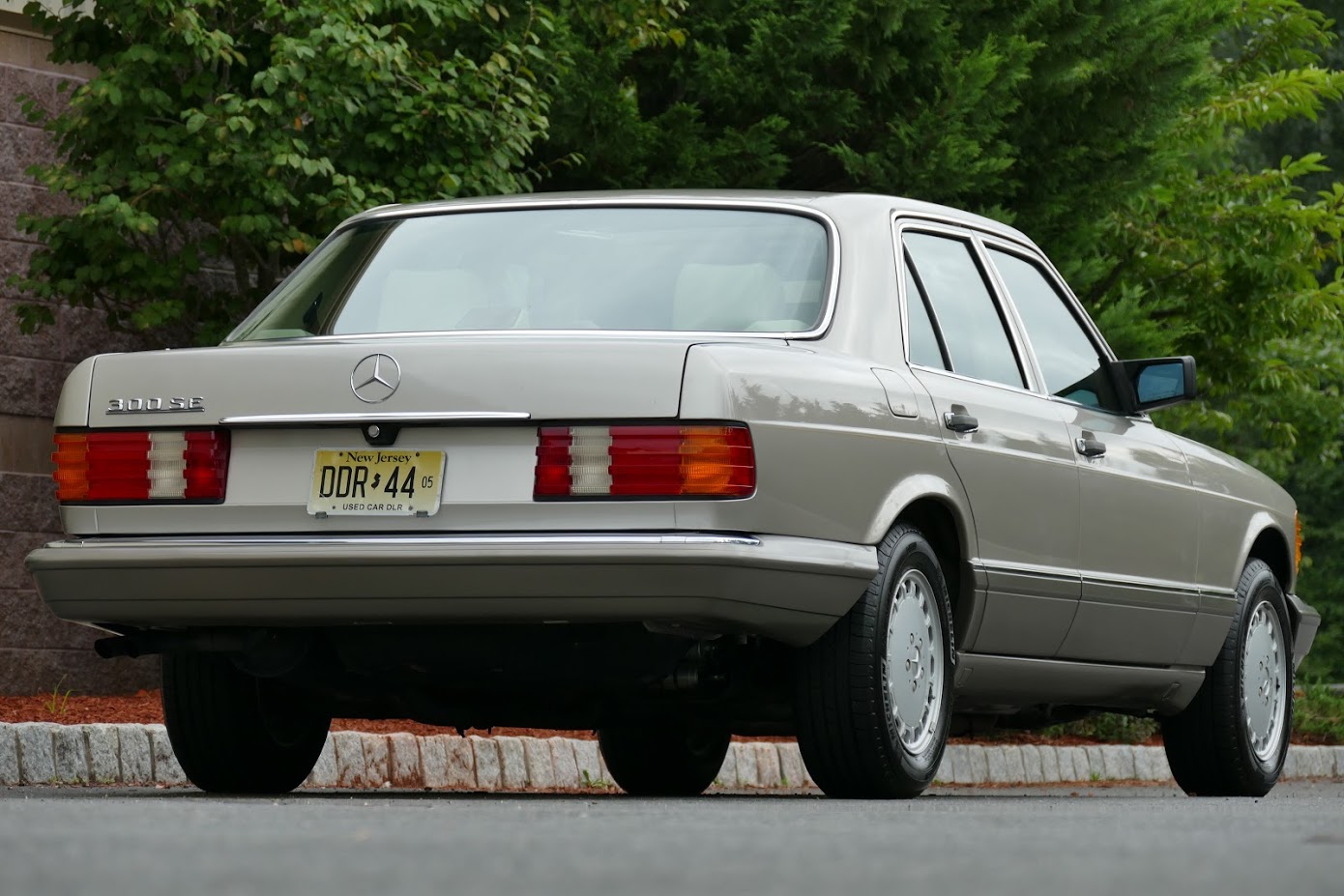 1991 Mercedes-Benz 300SE – Sesame Cars
