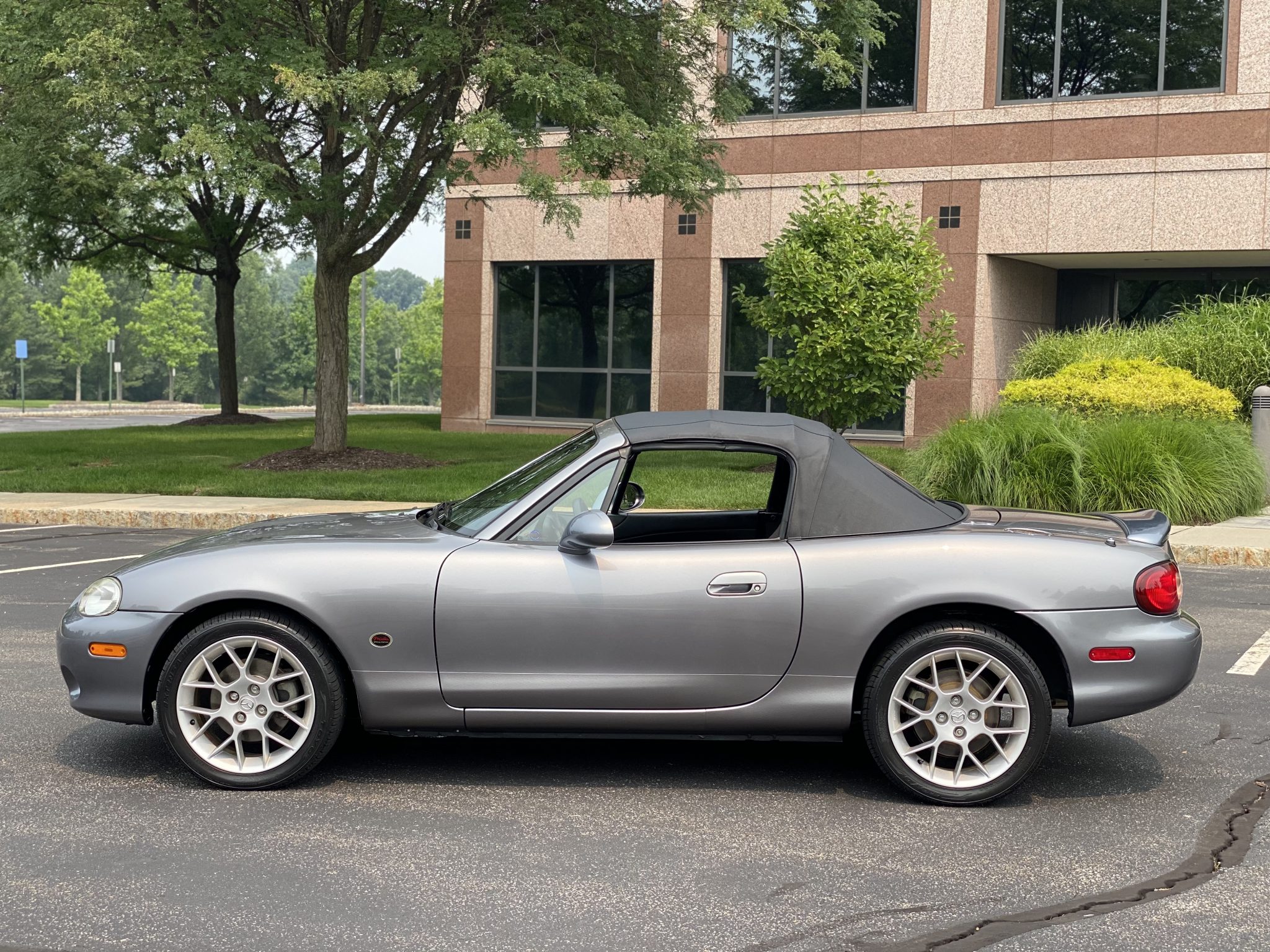 2002 Mazda MX-5 Miata SE 6-Speed – Sesame Cars