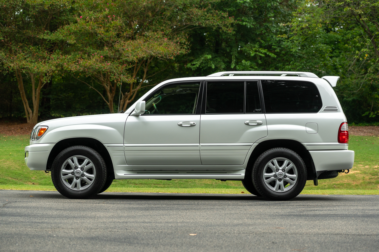 2004 Lexus LX470 – Sesame Cars