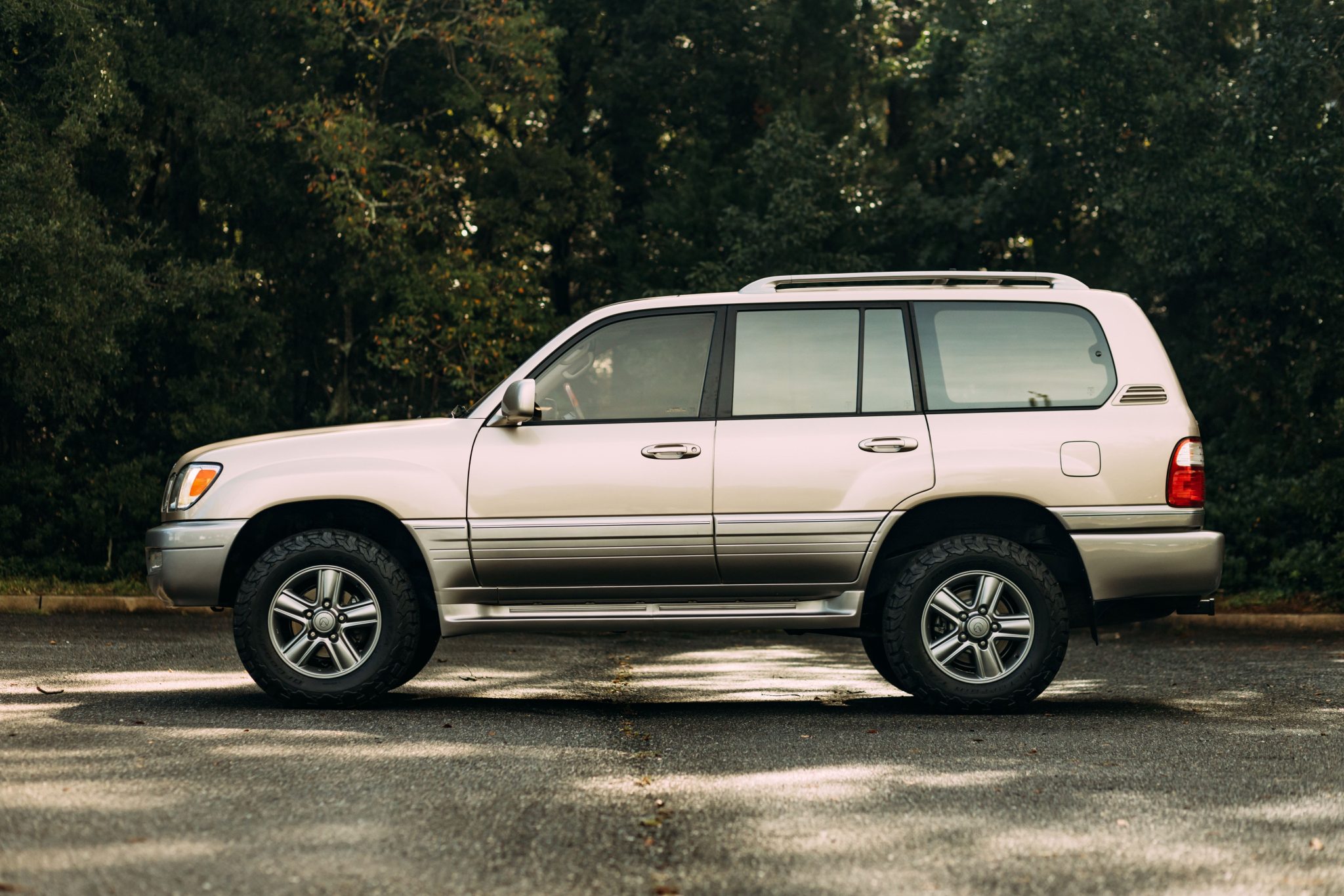 2001 Lexus LX470 – Sesame Cars