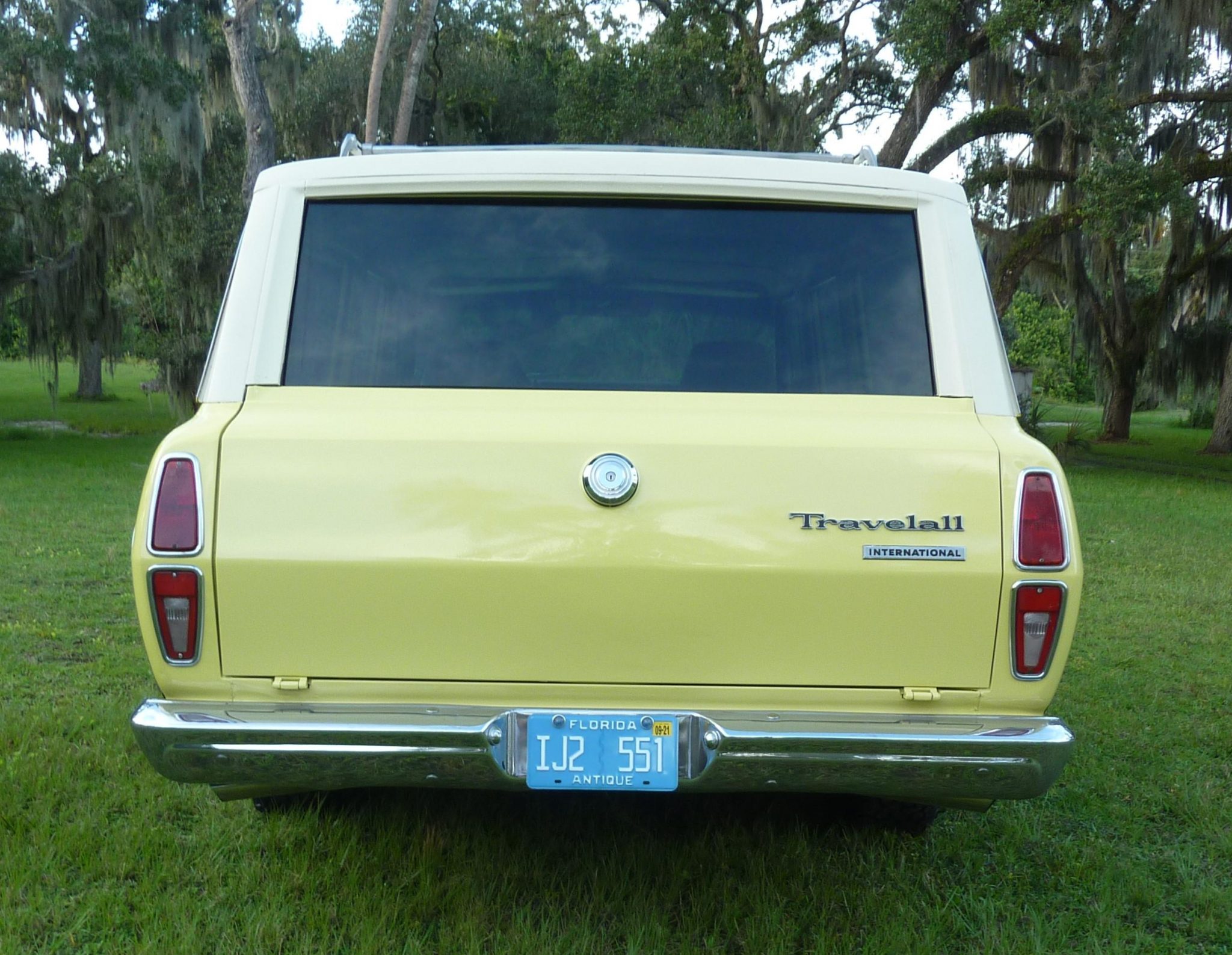 1974 International Harvester Travelall Custom 100 – Sesame Cars