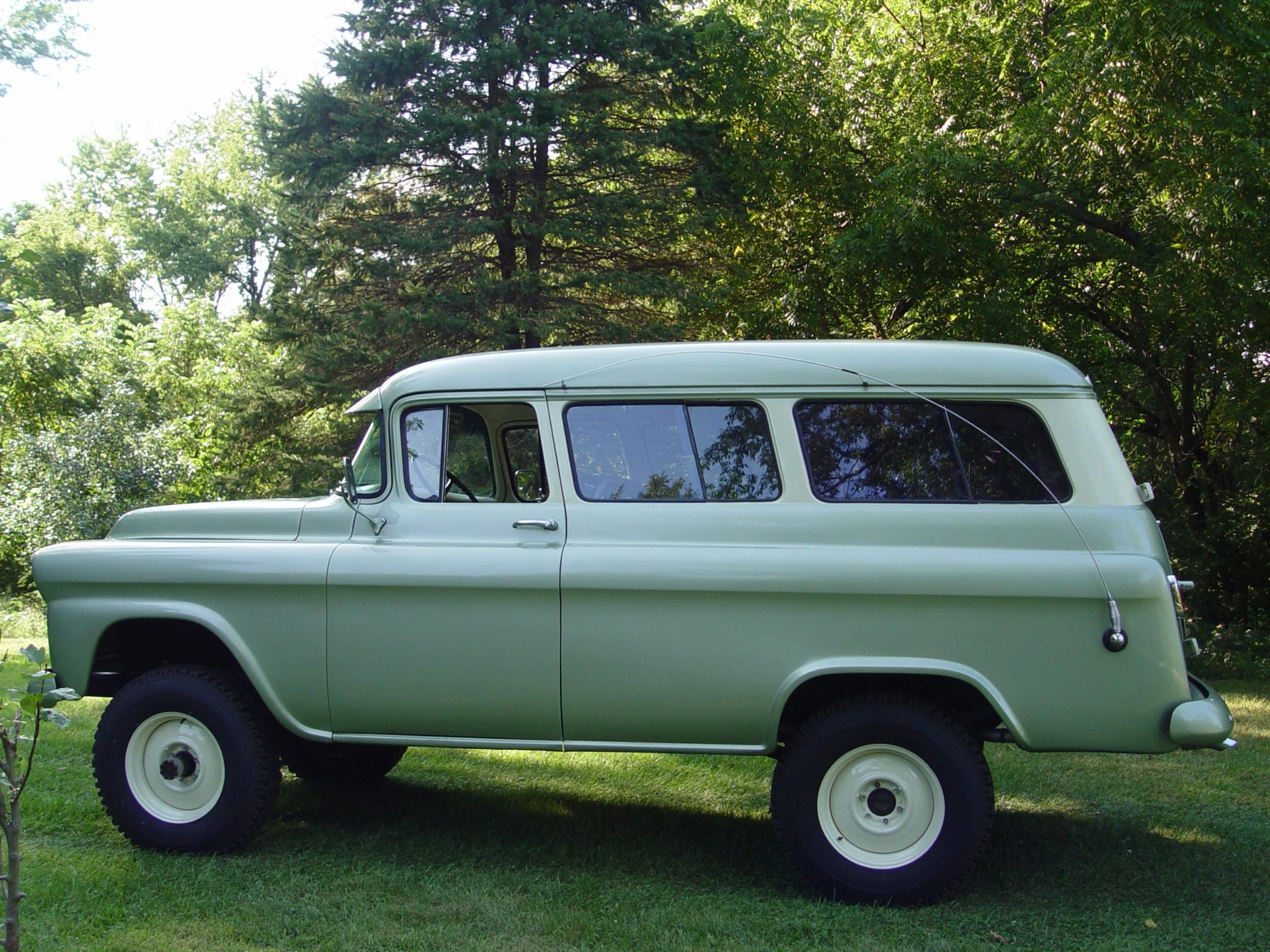1959 Chevrolet Carryall Suburban NAPCO 4×4 – Sesame Cars