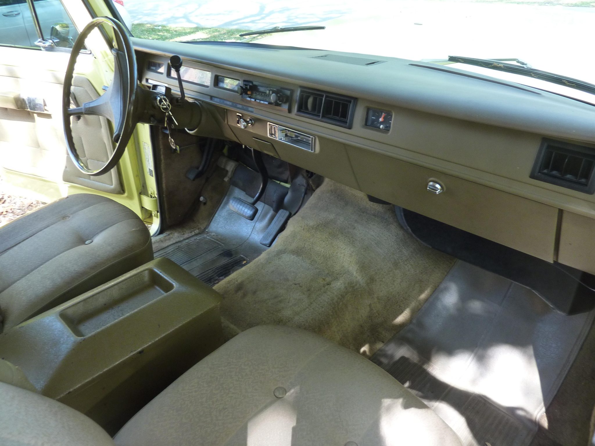 1974 International Harvester Travelall Custom 100 – Sesame Cars