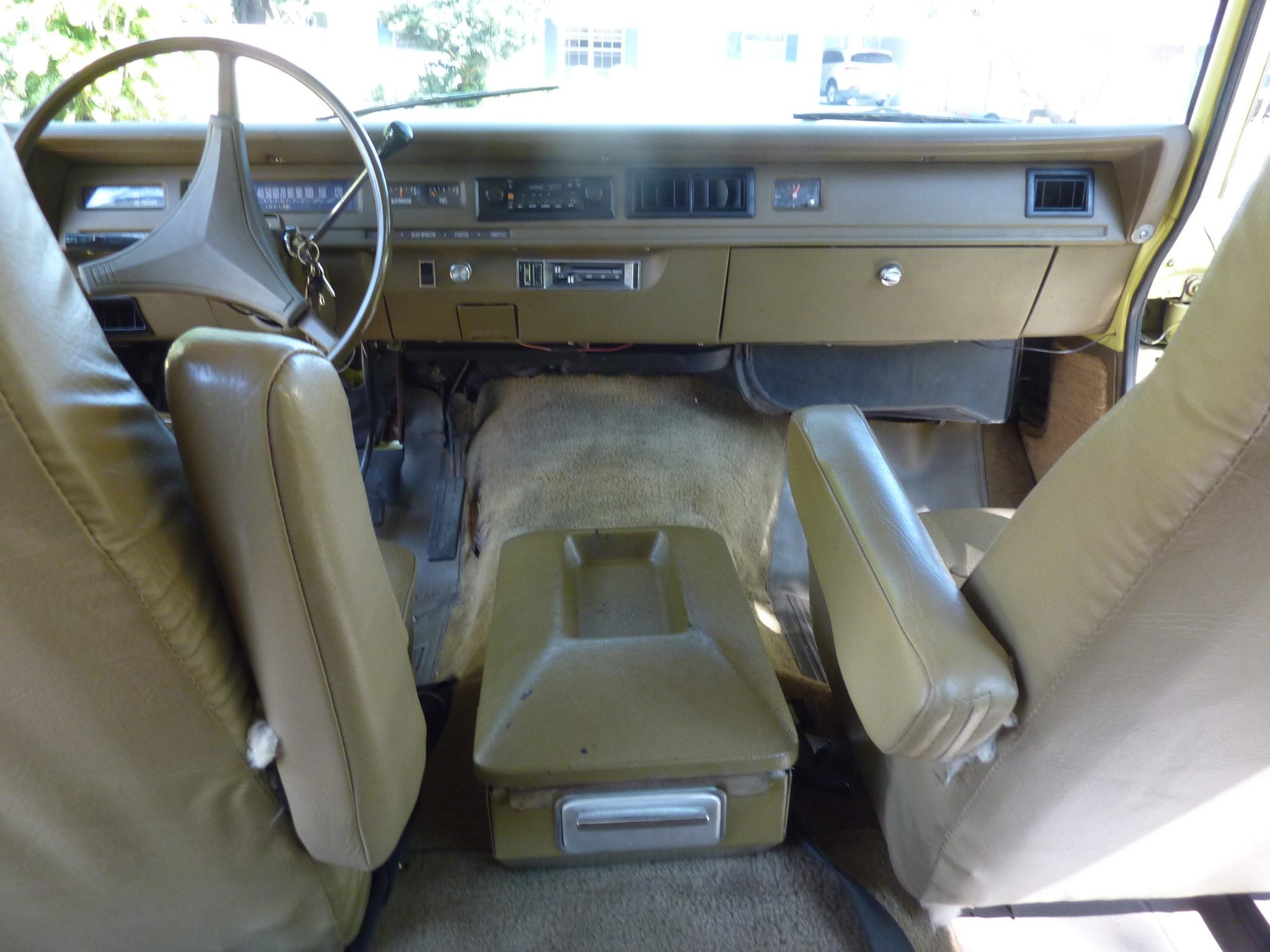 1974 International Harvester Travelall Custom 100 – Sesame Cars