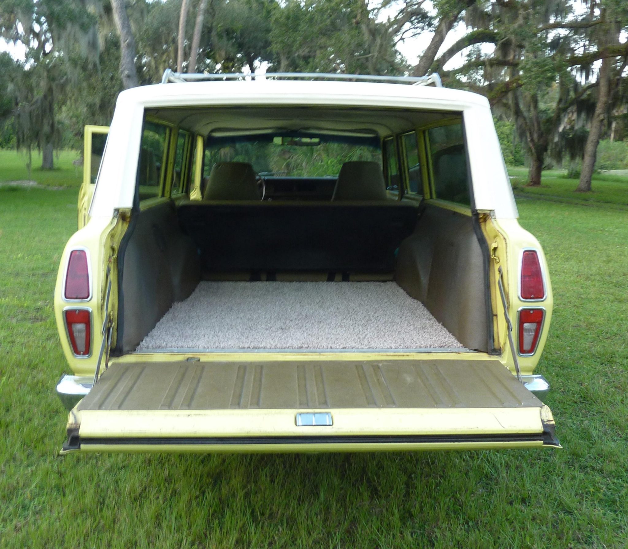 1974 International Harvester Travelall Custom 100 – Sesame Cars