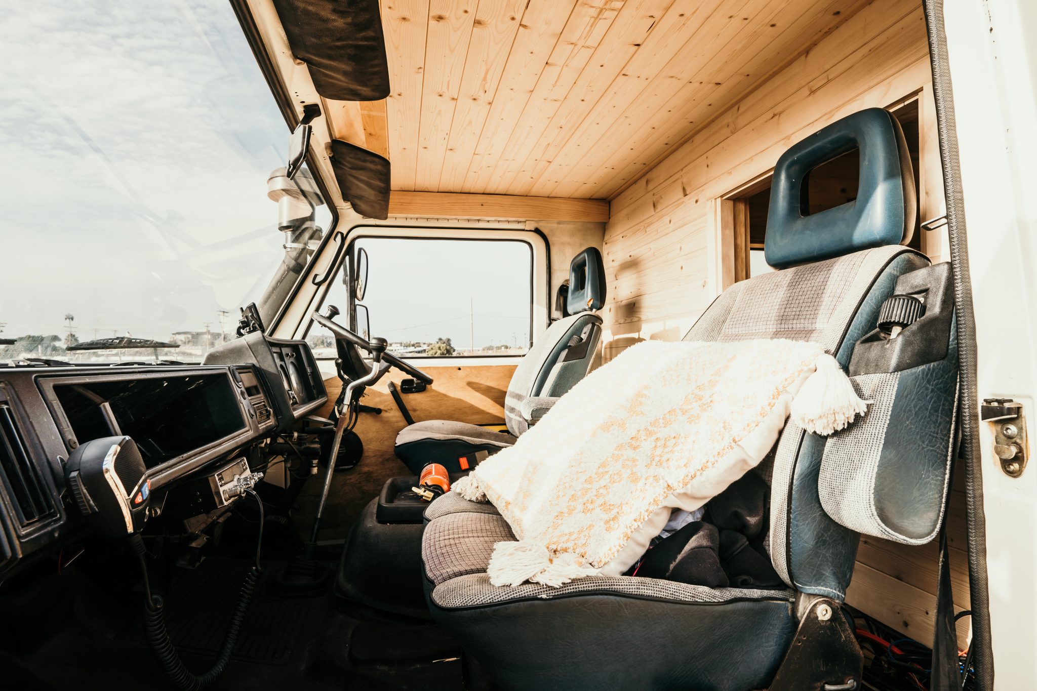 1989 Volkswagen LT45 Dually Camper Conversion – Sesame Cars