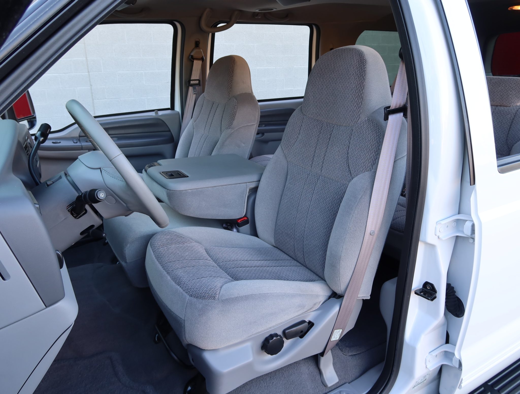 2000 Ford Excursion XLT 4×4 – Sesame Cars